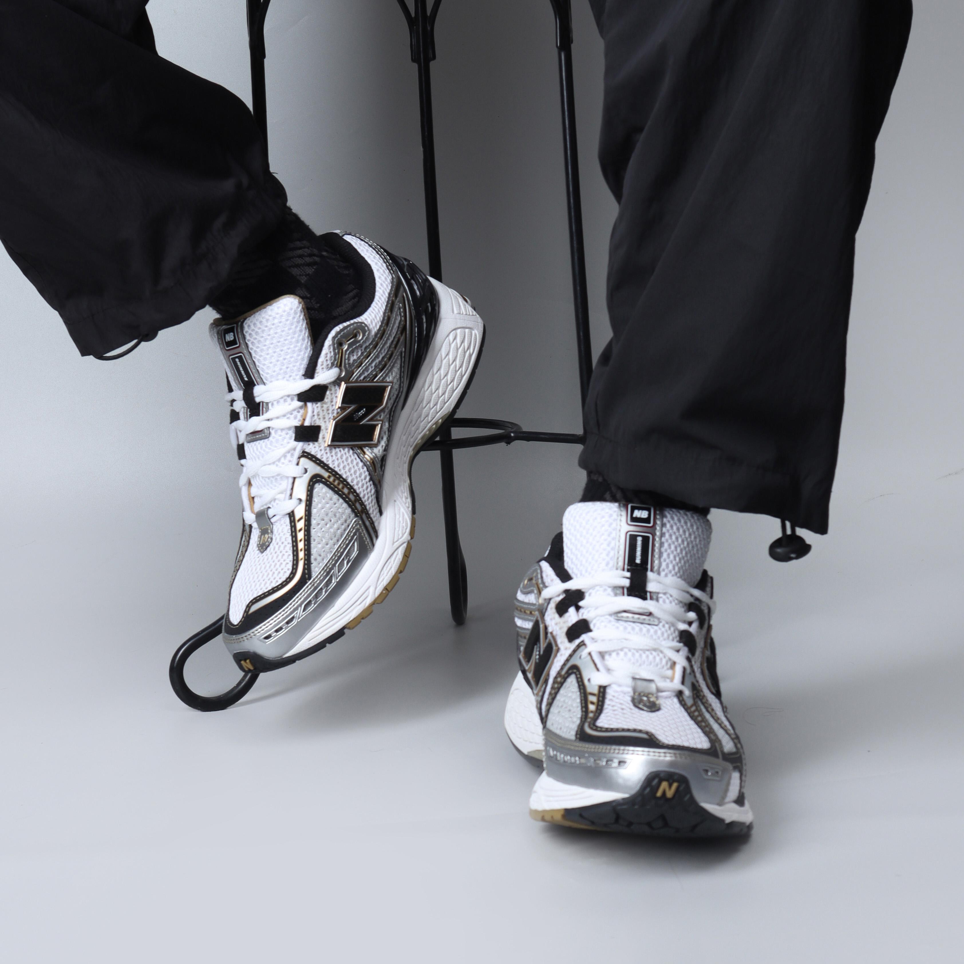 New Balance 1906R White Metallic Gold: Sneakers yang Nyaman