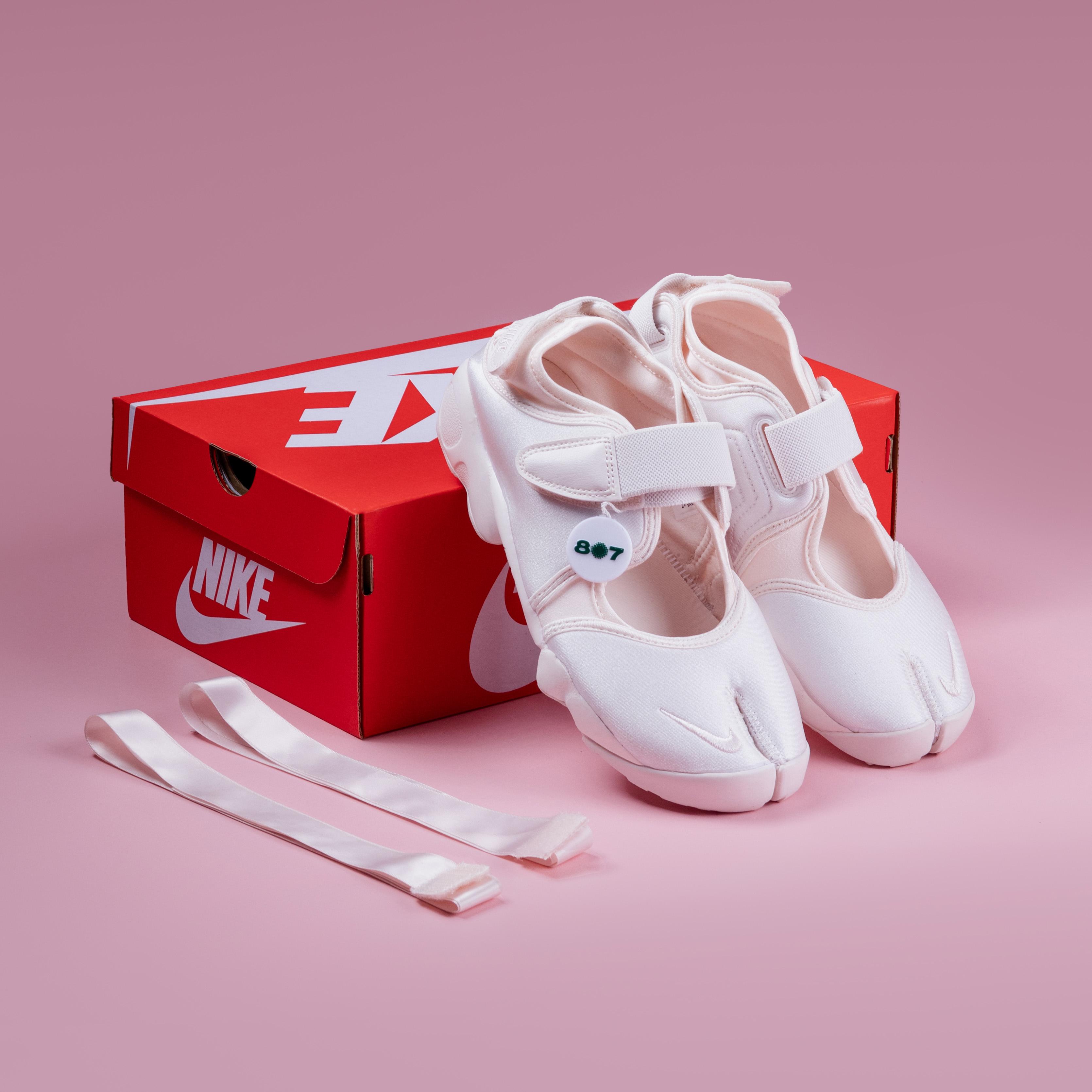 Nike Air Rift Premium Light Soft Pink Ribbon : Perpaduan Yang Unik